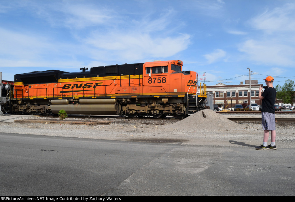 BNSF 8758